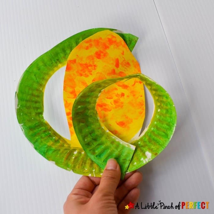 Paper Plate Corn: Easy Harvest Craft for Kids to Make - A Little Pinch ...